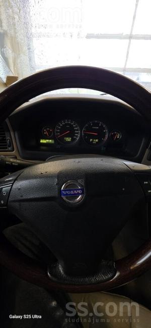 Grey Volvo V70 2004 in Ventspils, with an engine capacity of 2.40 L and mileage of 310 thousand km for 1192 €, photo 3 on AUTOMOTO.COM.LV