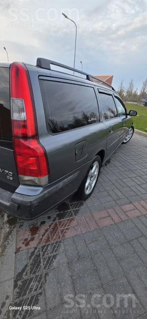 Grey Volvo V70 2004 in Ventspils, with an engine capacity of 2.40 L and mileage of 310 thousand km for 1192 €, photo 4 on AUTOMOTO.COM.LV