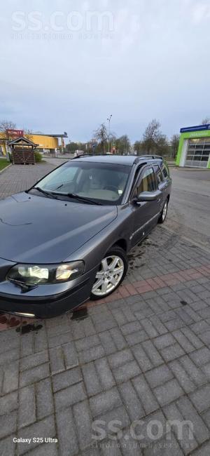 Grey Volvo V70 2004 in Ventspils, with an engine capacity of 2.40 L and mileage of 310 thousand km for 1192 €, photo 6 on AUTOMOTO.COM.LV
