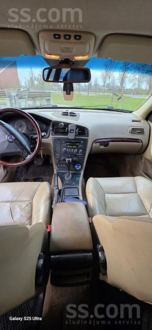 Grey Volvo V70 2004 in Ventspils, with an engine capacity of 2.40 L and mileage of 310 thousand km for 1192 €, photo 8 on AUTOMOTO.COM.LV