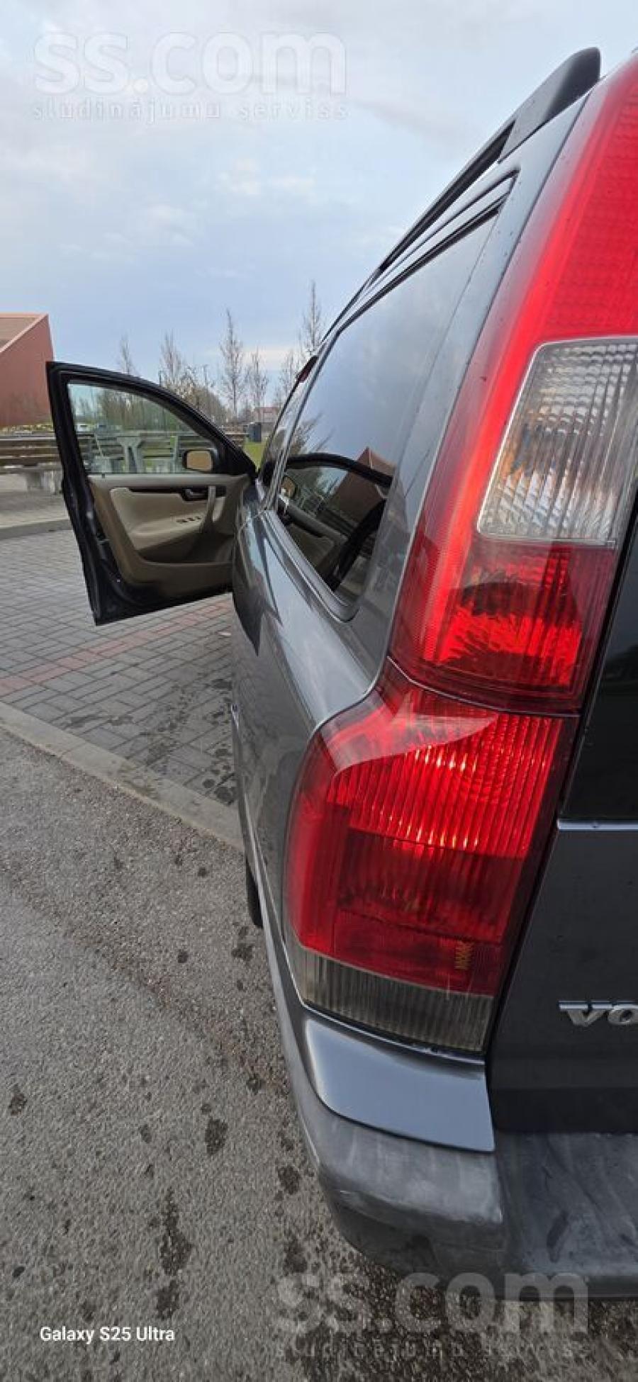 Grey Volvo V70 2004 in Ventspils, with an engine capacity of 2.40 L and mileage of 310 thousand km for 1192 €, photo 10 on AUTOMOTO.COM.LV