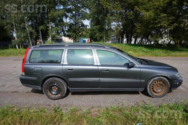 Grey Volvo V70 2004 in Jurmala, with an engine capacity of 2.40 L and mileage of 329 thousand km for 650 €, photo 7 on AUTOMOTO.COM.LV