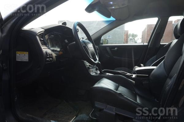 Grey Volvo V70 2004 in Jurmala, with an engine capacity of 2.40 L and mileage of 329 thousand km for 650 €, photo 9 on AUTOMOTO.COM.LV