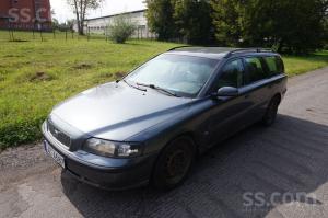 Grey Volvo V70 2004 in Jurmala, with an engine capacity of 2.40 L and mileage of 329 thousand km for 650 €, photo 3 on AUTOMOTO.COM.LV