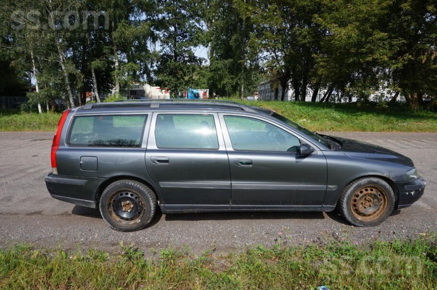 Grey Volvo V70 2004 in Jurmala, with an engine capacity of 2.40 L and mileage of 329 thousand km for 650 €, photo 8 on AUTOMOTO.COM.LV