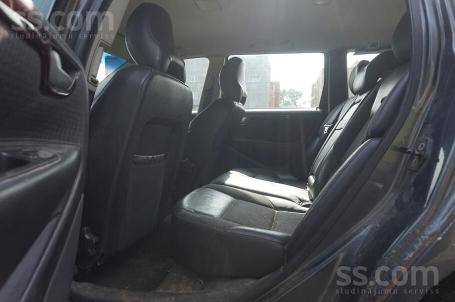 Grey Volvo V70 2004 in Jurmala, with an engine capacity of 2.40 L and mileage of 329 thousand km for 650 €, photo 12 on AUTOMOTO.COM.LV