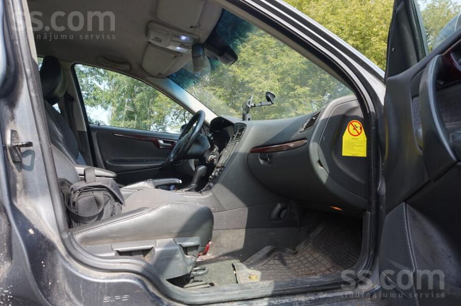 Grey Volvo V70 2004 in Jurmala, with an engine capacity of 2.40 L and mileage of 329 thousand km for 650 €, photo 14 on AUTOMOTO.COM.LV