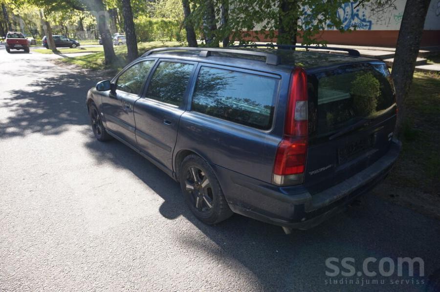 Grey Volvo V70 2004 in Jurmala, with an engine capacity of 2.40 L and mileage of 329 thousand km for 650 €, photo 21 on AUTOMOTO.COM.LV