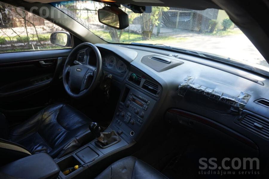 Grey Volvo V70 2004 in Jurmala, with an engine capacity of 2.40 L and mileage of 329 thousand km for 650 €, photo 30 on AUTOMOTO.COM.LV