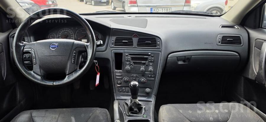 Серый Вольво В70 2004 в Валмиера, объемом двигателя 2.40 л и пробегом 428 тыс. км за 1450 €, фото 8 на AUTOMOTO.COM.LV