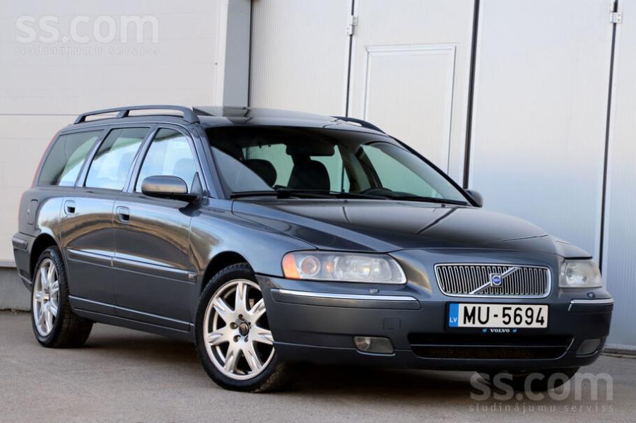 Grey Volvo V70 2004 in Tukums, with an engine capacity of 2.40 L and mileage of 425 thousand km for 2590 €, photo 3 on AUTOMOTO.COM.LV