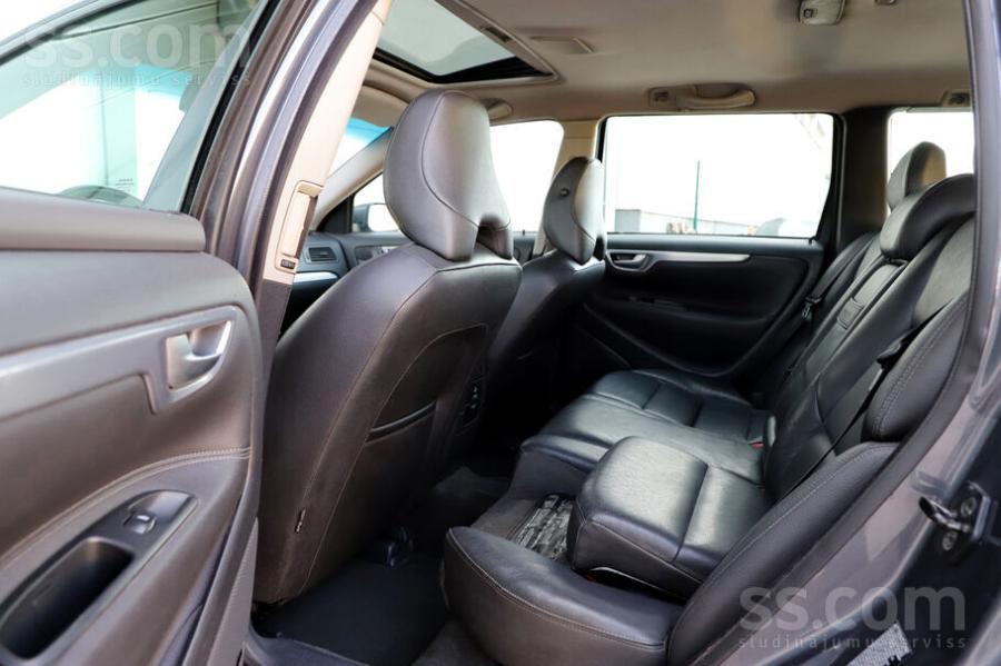 Grey Volvo V70 2004 in Tukums, with an engine capacity of 2.40 L and mileage of 425 thousand km for 2590 €, photo 12 on AUTOMOTO.COM.LV