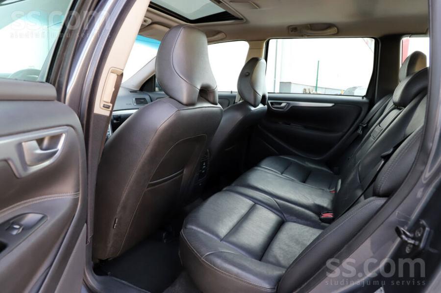 Grey Volvo V70 2004 in Tukums, with an engine capacity of 2.40 L and mileage of 425 thousand km for 2590 €, photo 13 on AUTOMOTO.COM.LV