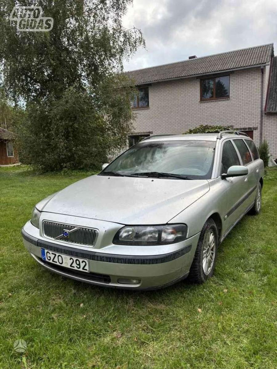 Grey Volvo V70 2004 in Radviliskis, with an engine capacity of 2.40 L and mileage of 286 thousand km for 1200 €, photo 1 on AUTOMOTO.COM.LV