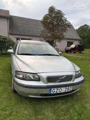 Grey Volvo V70 2004 in Radviliskis, with an engine capacity of 2.40 L and mileage of 286 thousand km for 1200 €, photo 3 on AUTOMOTO.COM.LV