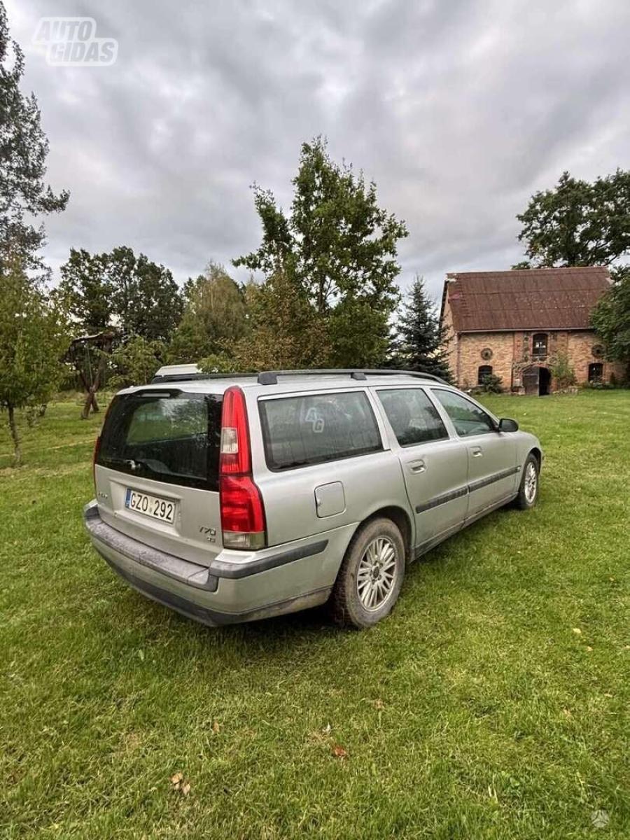 Grey Volvo V70 2004 in Radviliskis, with an engine capacity of 2.40 L and mileage of 286 thousand km for 1200 €, photo 4 on AUTOMOTO.COM.LV
