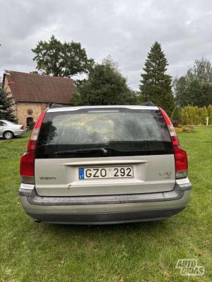 Grey Volvo V70 2004 in Radviliskis, with an engine capacity of 2.40 L and mileage of 286 thousand km for 1200 €, photo 5 on AUTOMOTO.COM.LV