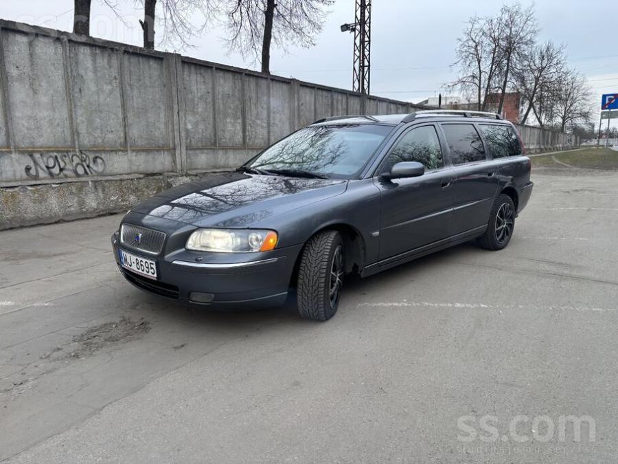 Pelēks Volvo V70 2004 Rīga, ar dzinēja tilpumu 2.40 L un nobraukumu 421 tūkst. km par 1000 €, foto 3 vietnē AUTOMOTO.COM.LV