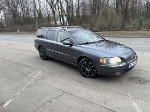 Pelēks Volvo V70 2004 Rīga, ar dzinēja tilpumu 2.40 L un nobraukumu 421 tūkst. km par 1000 €, foto 4 vietnē AUTOMOTO.COM.LV