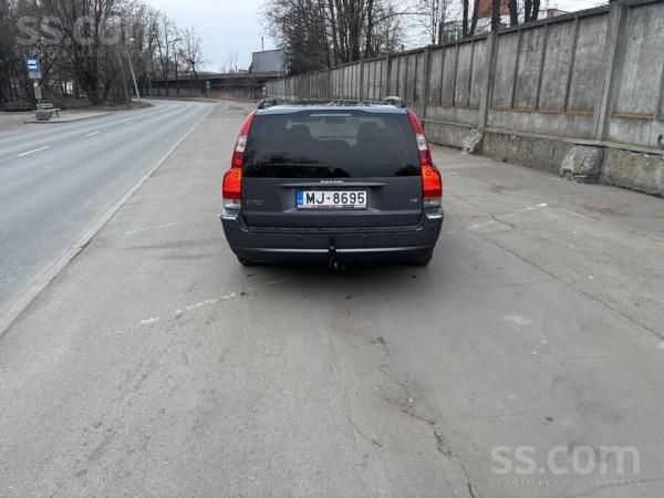 Grey Volvo V70 2004 in Riga, with an engine capacity of 2.40 L and mileage of 421 thousand km for 1000 €, photo 5 on AUTOMOTO.COM.LV