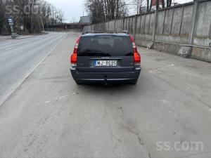 Pelēks Volvo V70 2004 Rīga, ar dzinēja tilpumu 2.40 L un nobraukumu 421 tūkst. km par 1000 €, foto 6 vietnē AUTOMOTO.COM.LV