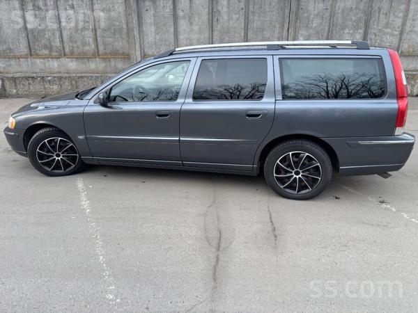 Grey Volvo V70 2004 in Riga, with an engine capacity of 2.40 L and mileage of 421 thousand km for 1000 €, photo 6 on AUTOMOTO.COM.LV