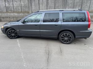 Pelēks Volvo V70 2004 Rīga, ar dzinēja tilpumu 2.40 L un nobraukumu 421 tūkst. km par 1000 €, foto 7 vietnē AUTOMOTO.COM.LV