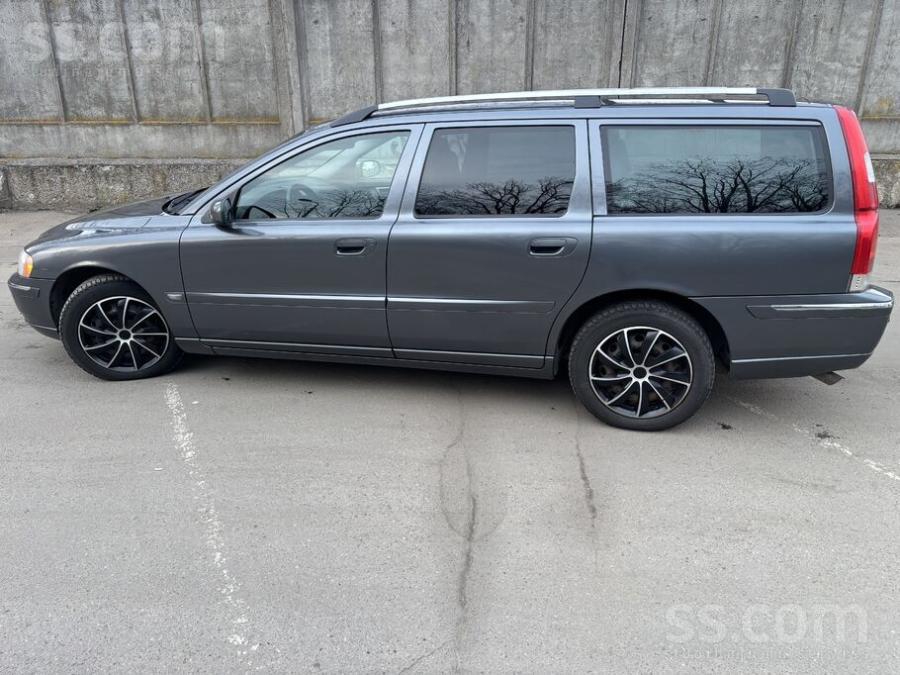 Pelēks Volvo V70 2004 Rīga, ar dzinēja tilpumu 2.40 L un nobraukumu 421 tūkst. km par 1000 €, foto 7 vietnē AUTOMOTO.COM.LV