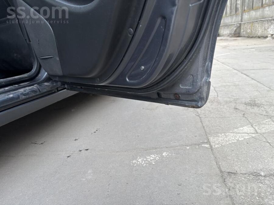 Pelēks Volvo V70 2004 Rīga, ar dzinēja tilpumu 2.40 L un nobraukumu 421 tūkst. km par 1000 €, foto 11 vietnē AUTOMOTO.COM.LV