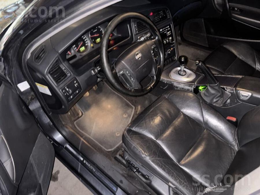 Pelēks Volvo V70 2004 Rīga, ar dzinēja tilpumu 2.40 L un nobraukumu 421 tūkst. km par 1000 €, foto 16 vietnē AUTOMOTO.COM.LV