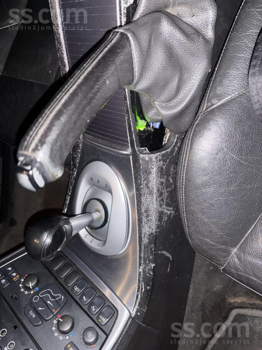 Pelēks Volvo V70 2004 Rīga, ar dzinēja tilpumu 2.40 L un nobraukumu 421 tūkst. km par 1000 €, foto 20 vietnē AUTOMOTO.COM.LV