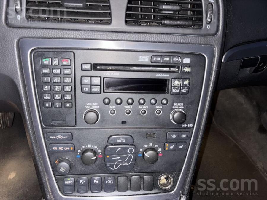 Pelēks Volvo V70 2004 Rīga, ar dzinēja tilpumu 2.40 L un nobraukumu 421 tūkst. km par 1000 €, foto 23 vietnē AUTOMOTO.COM.LV