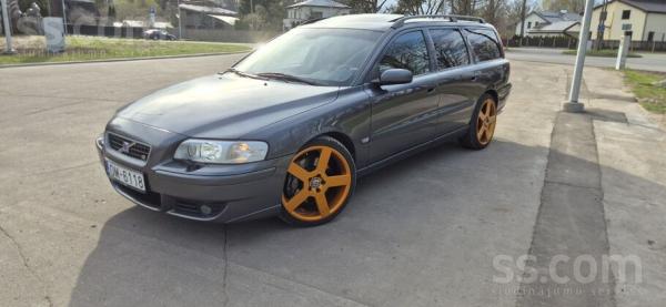 Grey Volvo V70 2004 in Riga, with an engine capacity of 2.50 L and mileage of 349 thousand km for 7500 €, photo 2 on AUTOMOTO.COM.LV