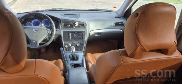 Grey Volvo V70 2004 in Riga, with an engine capacity of 2.50 L and mileage of 349 thousand km for 7500 €, photo 5 on AUTOMOTO.COM.LV