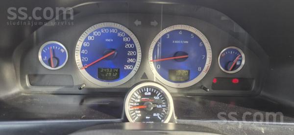 Grey Volvo V70 2004 in Riga, with an engine capacity of 2.50 L and mileage of 349 thousand km for 7500 €, photo 6 on AUTOMOTO.COM.LV