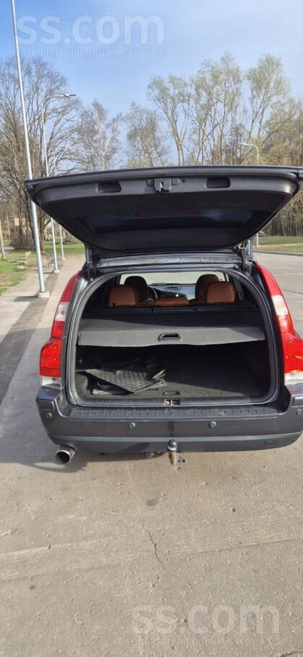 Grey Volvo V70 2004 in Riga, with an engine capacity of 2.50 L and mileage of 349 thousand km for 7500 €, photo 8 on AUTOMOTO.COM.LV