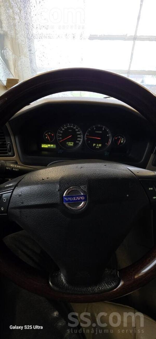 Pelēks Volvo V70 2004 Ventspils, ar dzinēja tilpumu 2.40 L un nobraukumu 310 tūkst. km par 1150 €, foto 4 vietnē AUTOMOTO.COM.LV