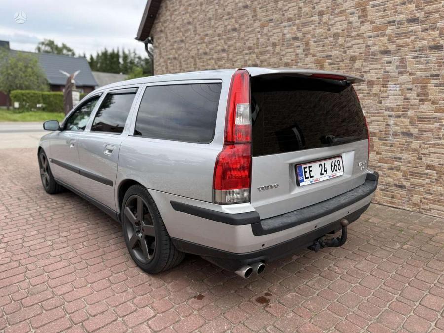Grey Volvo V70 2004 in Vilkaviskis, with an engine capacity of 2.52 L and mileage of 272 thousand km for 8900 €, photo 4 on AUTOMOTO.COM.LV