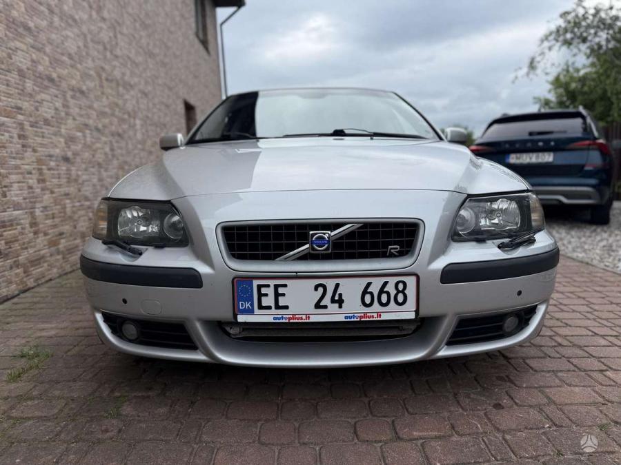 Grey Volvo V70 2004 in Vilkaviskis, with an engine capacity of 2.52 L and mileage of 272 thousand km for 8900 €, photo 5 on AUTOMOTO.COM.LV