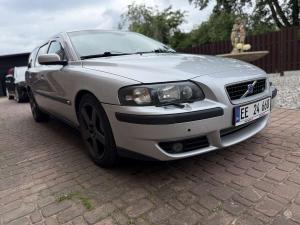 Grey Volvo V70 2004 in Vilkaviskis, with an engine capacity of 2.52 L and mileage of 272 thousand km for 8900 €, photo 6 on AUTOMOTO.COM.LV