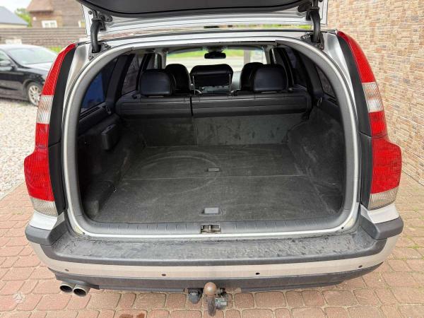 Grey Volvo V70 2004 in Vilkaviskis, with an engine capacity of 2.52 L and mileage of 272 thousand km for 8900 €, photo 7 on AUTOMOTO.COM.LV