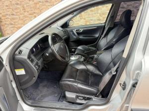 Grey Volvo V70 2004 in Vilkaviskis, with an engine capacity of 2.52 L and mileage of 272 thousand km for 8900 €, photo 11 on AUTOMOTO.COM.LV