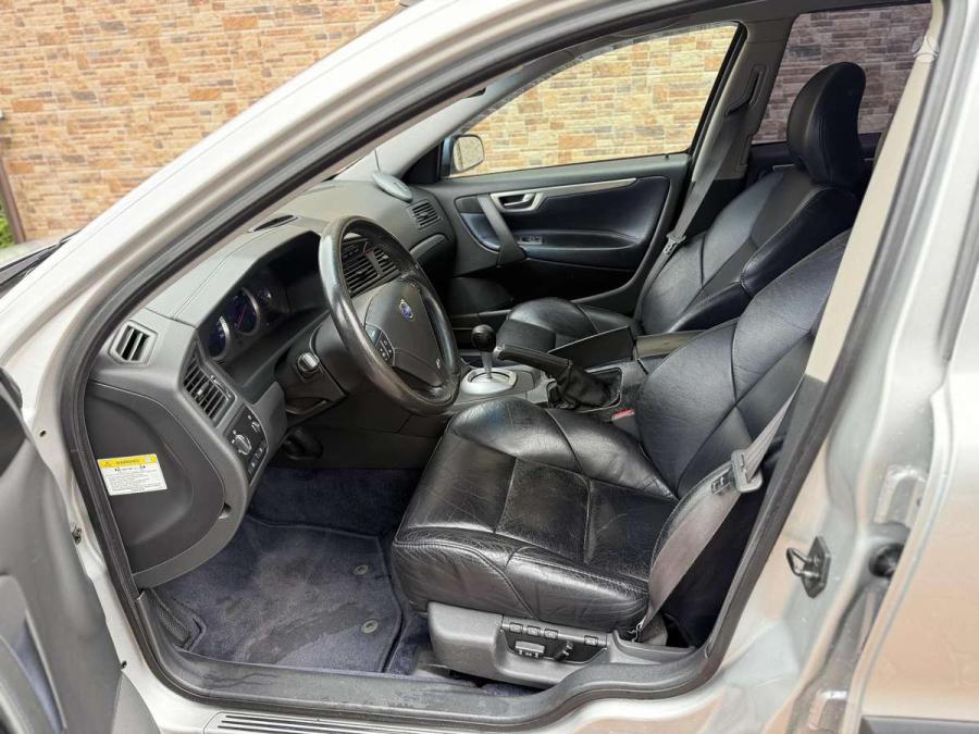 Grey Volvo V70 2004 in Vilkaviskis, with an engine capacity of 2.52 L and mileage of 272 thousand km for 8900 €, photo 11 on AUTOMOTO.COM.LV