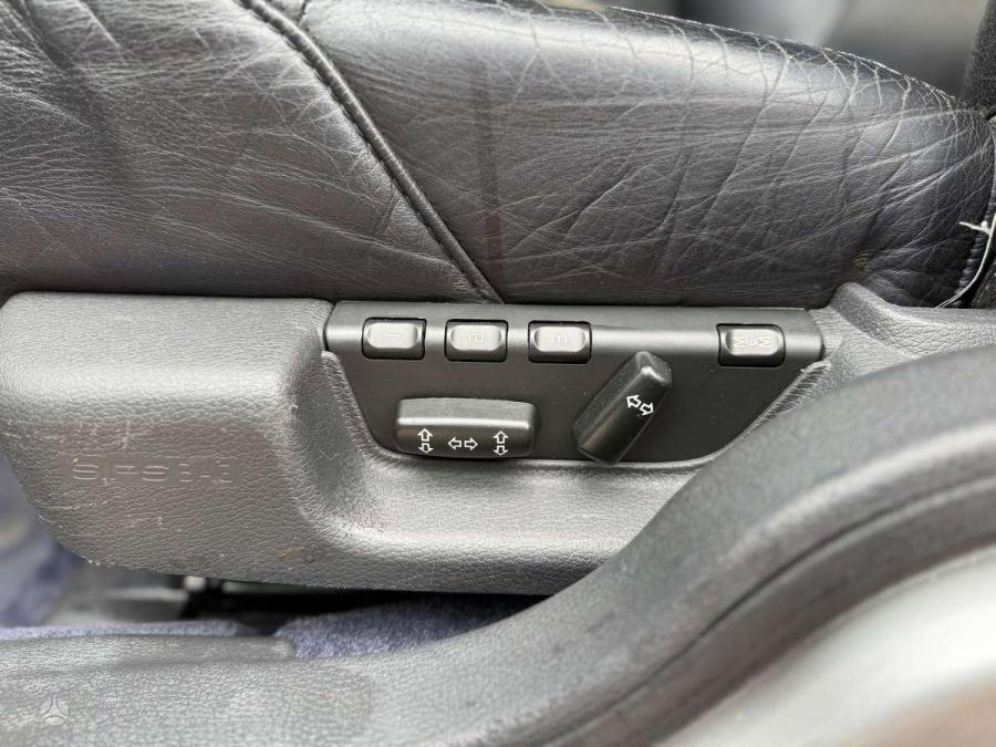Grey Volvo V70 2004 in Vilkaviskis, with an engine capacity of 2.52 L and mileage of 272 thousand km for 8900 €, photo 12 on AUTOMOTO.COM.LV