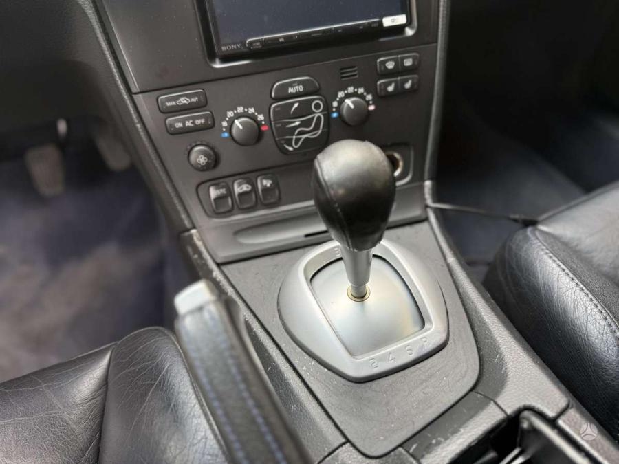 Grey Volvo V70 2004 in Vilkaviskis, with an engine capacity of 2.52 L and mileage of 272 thousand km for 8900 €, photo 15 on AUTOMOTO.COM.LV