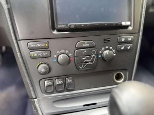 Grey Volvo V70 2004 in Vilkaviskis, with an engine capacity of 2.52 L and mileage of 272 thousand km for 8900 €, photo 16 on AUTOMOTO.COM.LV