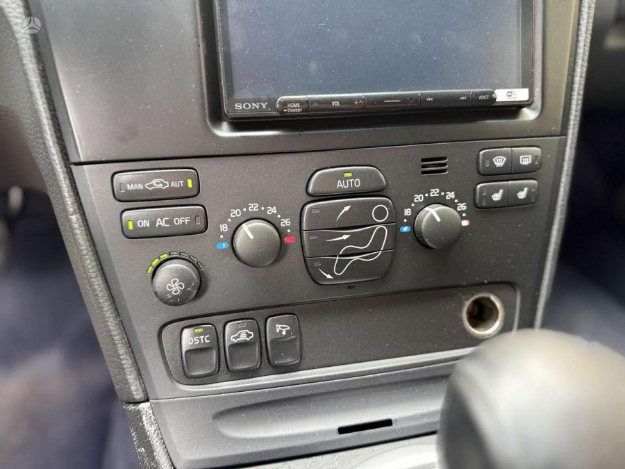 Grey Volvo V70 2004 in Vilkaviskis, with an engine capacity of 2.52 L and mileage of 272 thousand km for 8900 €, photo 16 on AUTOMOTO.COM.LV