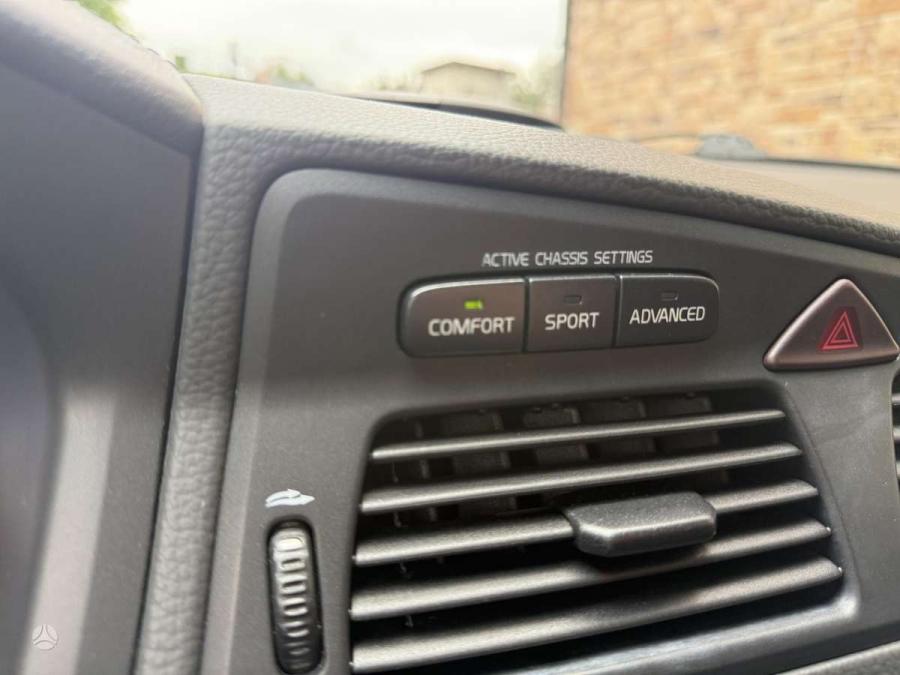 Grey Volvo V70 2004 in Vilkaviskis, with an engine capacity of 2.52 L and mileage of 272 thousand km for 8900 €, photo 17 on AUTOMOTO.COM.LV
