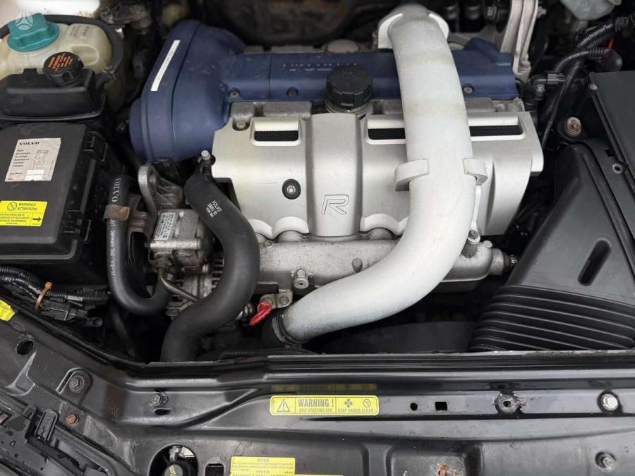 Grey Volvo V70 2004 in Vilkaviskis, with an engine capacity of 2.52 L and mileage of 272 thousand km for 8900 €, photo 19 on AUTOMOTO.COM.LV