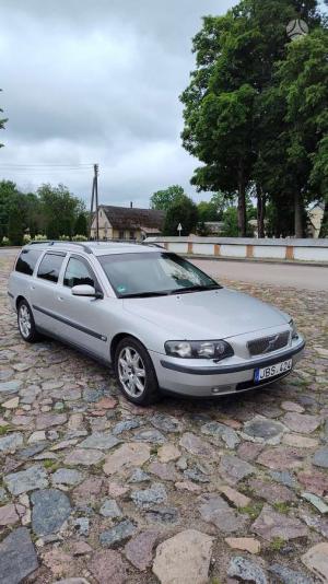 Grey Volvo V70 2004 in Jurbarkas, with an engine capacity of 2.40 L and mileage of 404 thousand km for 2000 €, photo  on AUTOMOTO.COM.LV